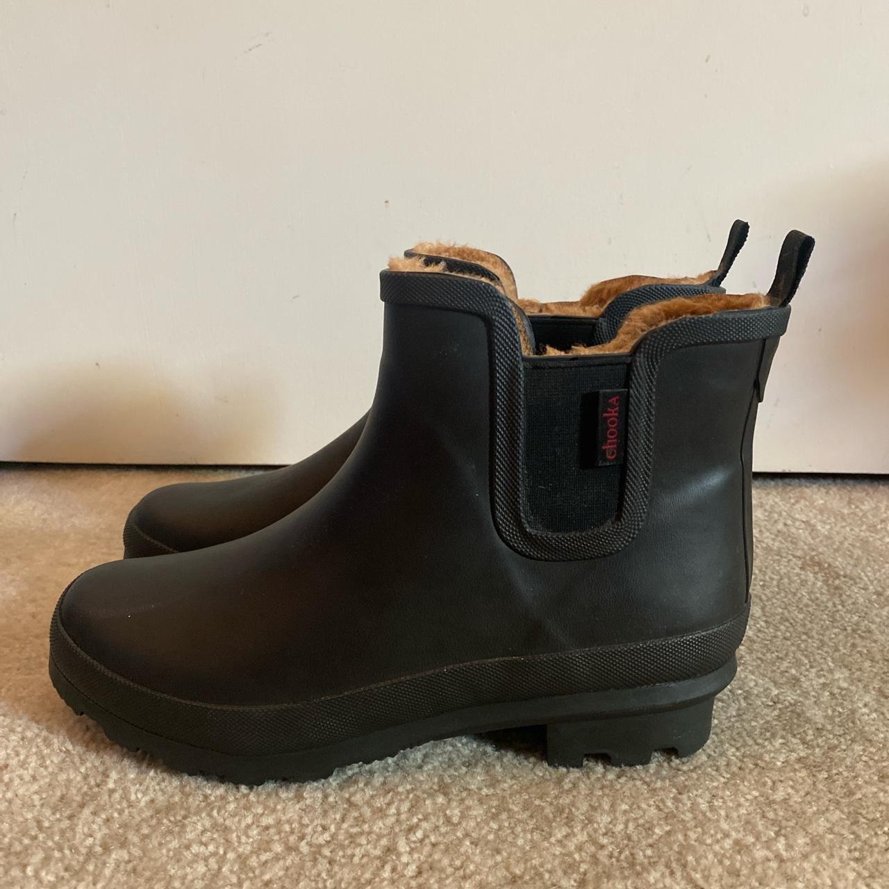 Black Chooka boots with brown fuzzy insides 🖤 - Depop