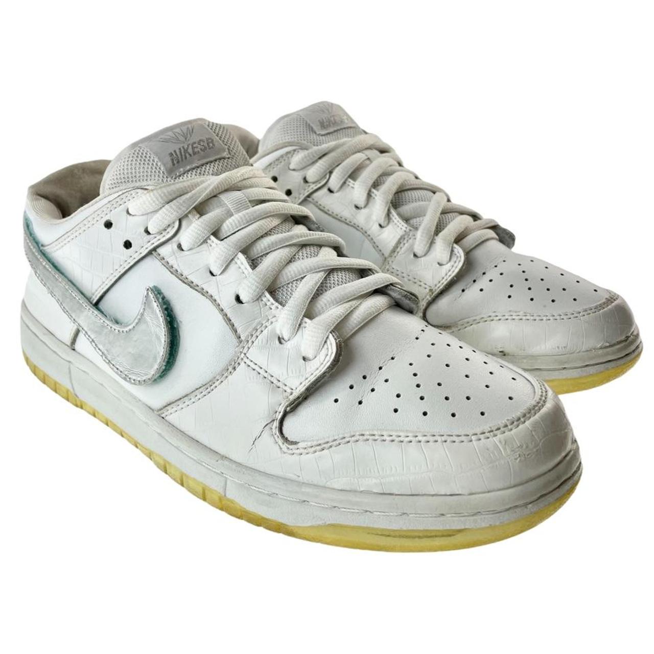 Nike Diamond Dunk size UK 8.5 Some wear on front... - Depop