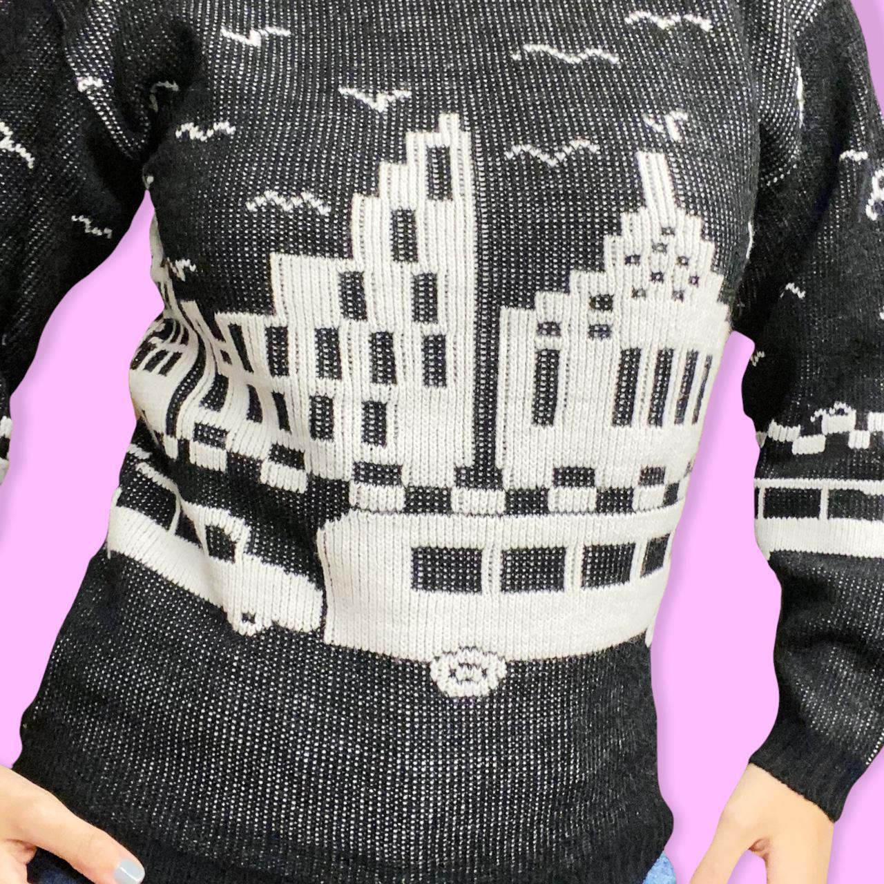 Vintage city skyline sweater. Beautiful condition... - Depop