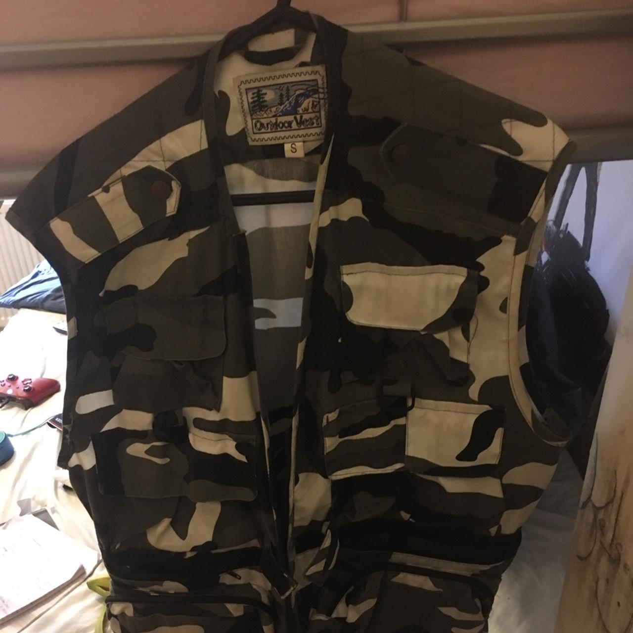 White Camo utility vest Worn a couple times Really... - Depop