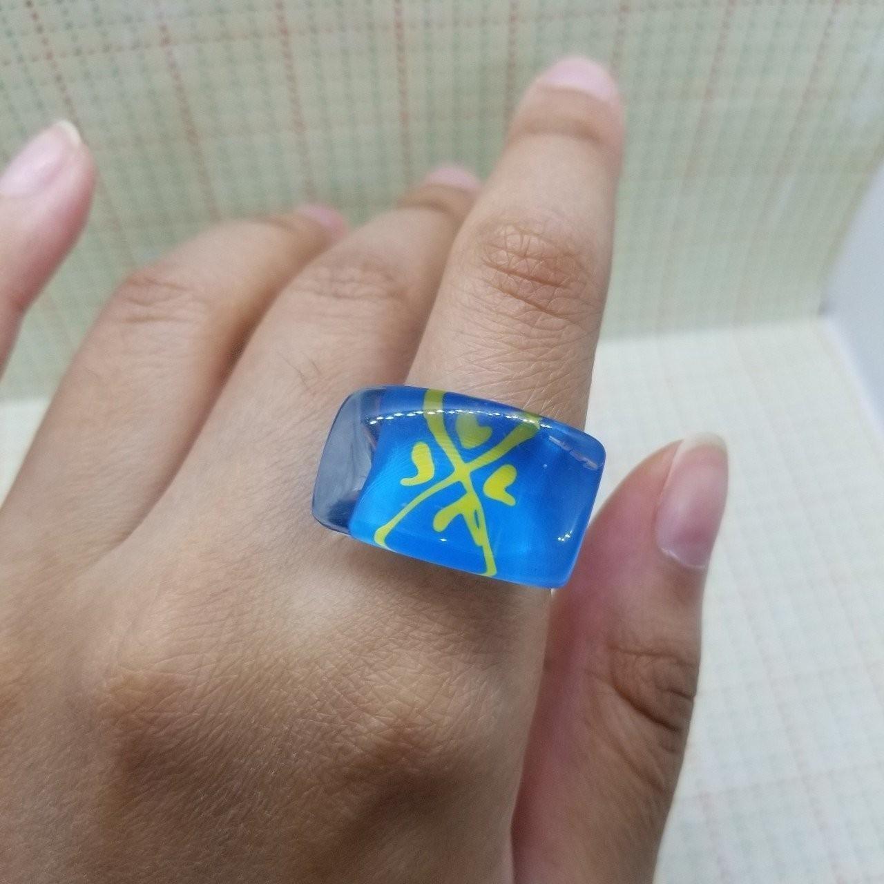 Vintage acrylic ring 💙 New, never worn // size 7.5... - Depop