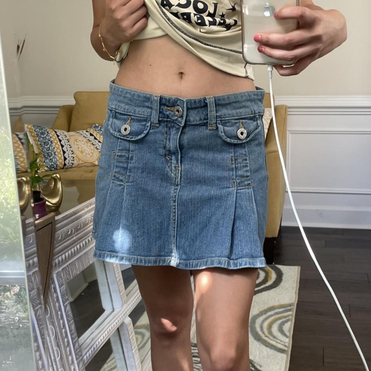 Levis low rise skirt. Size 3. Best fits hips 33 inch... - Depop