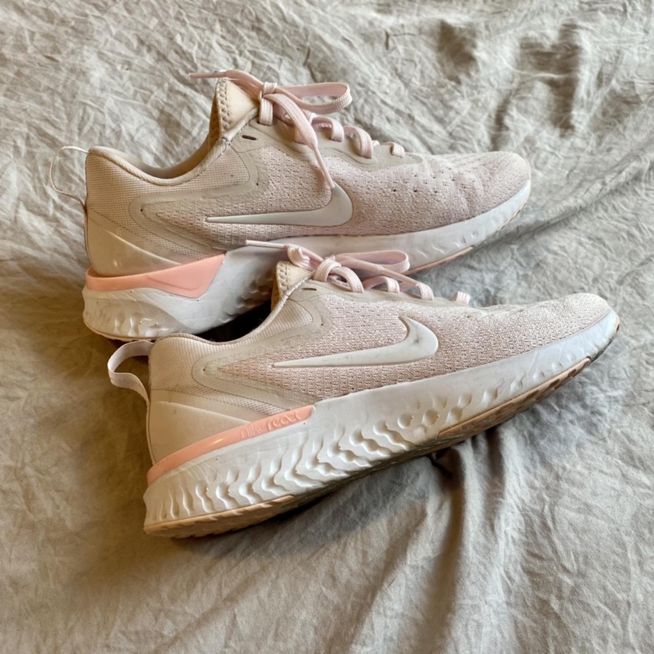 Nike Women's Pink and White Slides | Depop