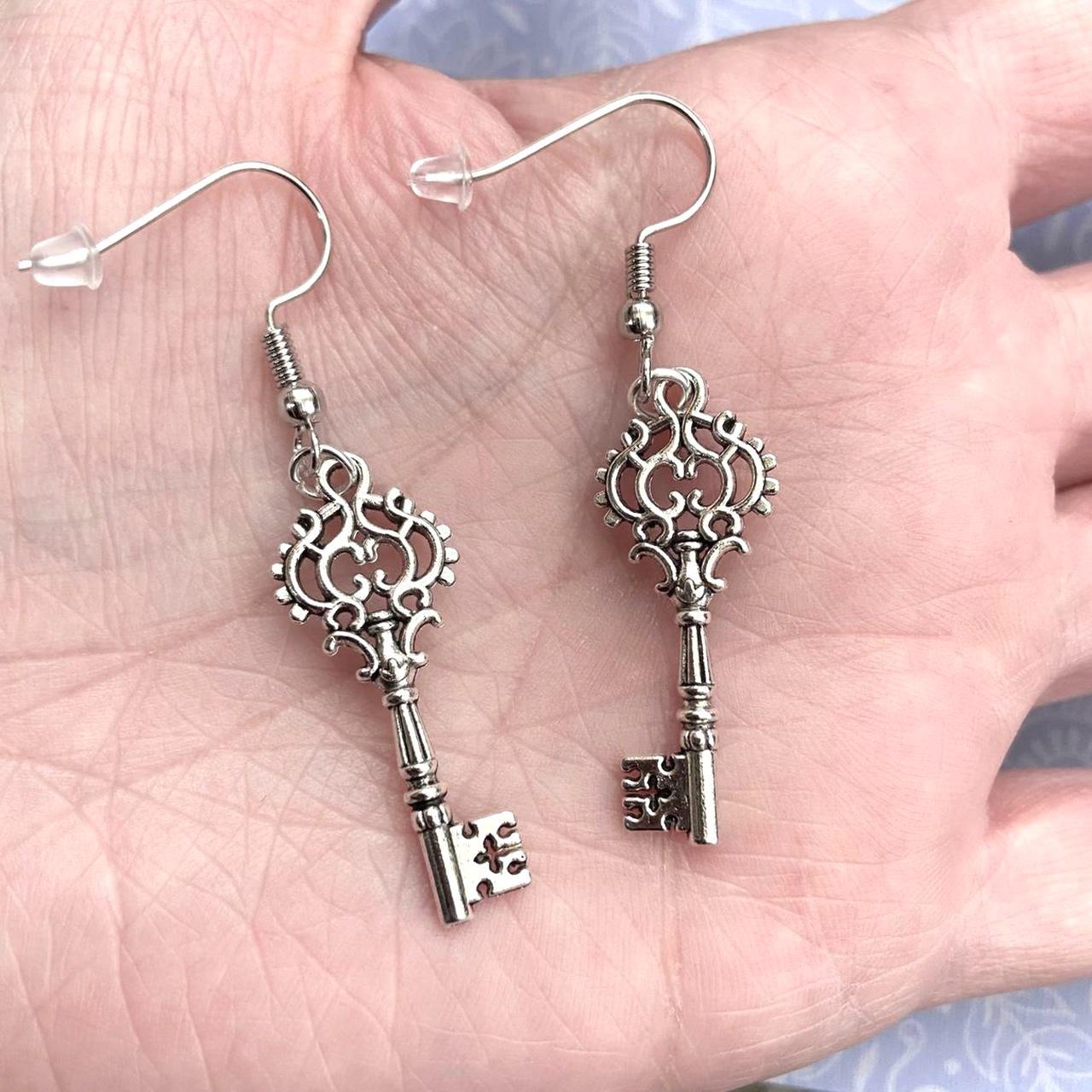 🌿 Whimsical skeleton key charm earrings! So pretty... - Depop