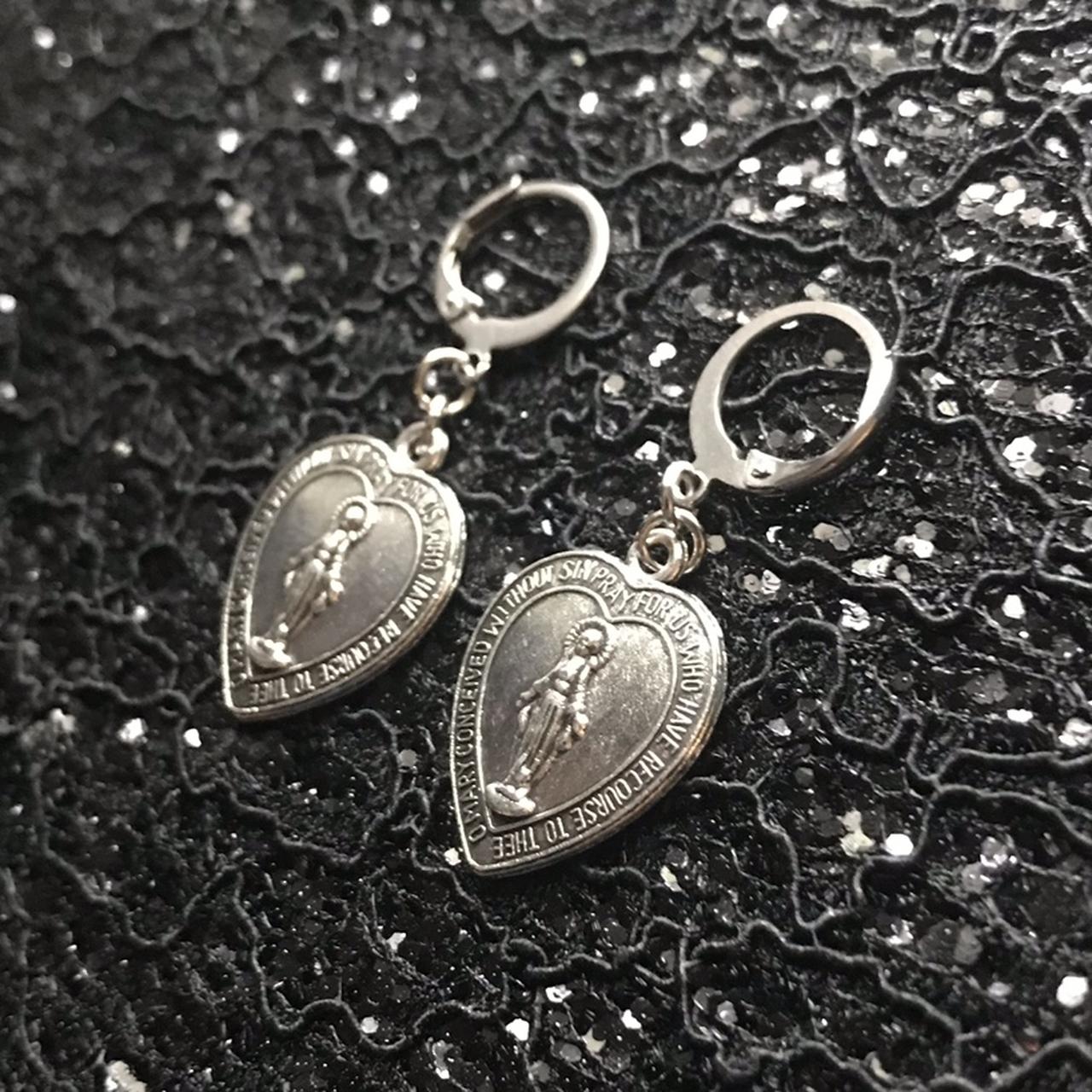 🙏🏻Miraculous Virgin Mary heart medallion... - Depop