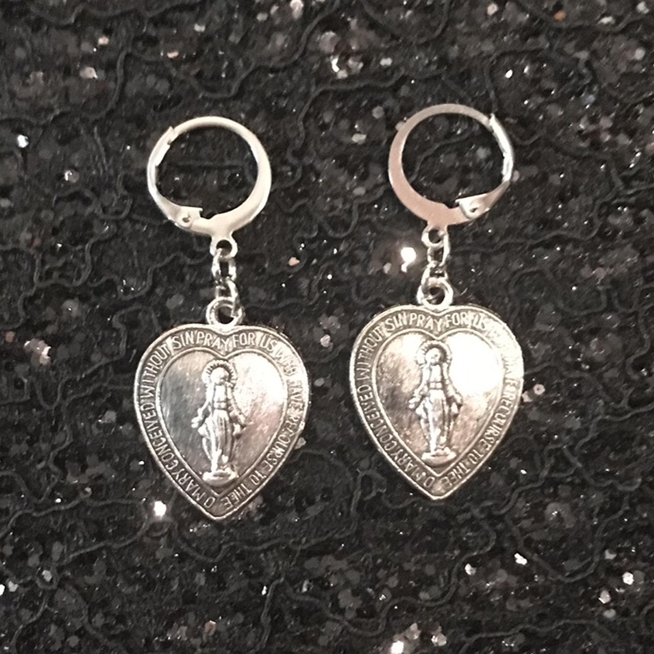 🙏🏻Miraculous Virgin Mary heart medallion... - Depop