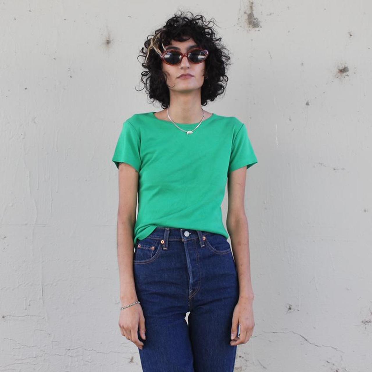 90’S VINTAGE KELLY GREEN BRIGHT CAP SLEEVE TSHIRT //... - Depop