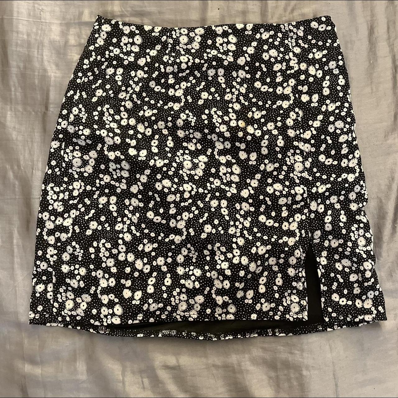 Floral print split leg skirt Message me before... - Depop