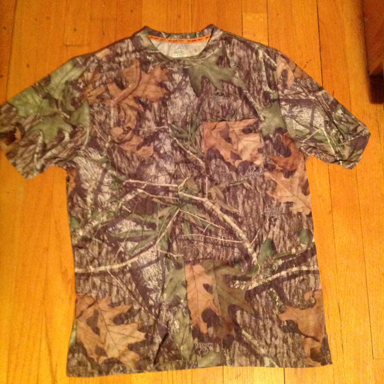 Mossy Oak camo pocket t shirt. Size mens large but... - Depop
