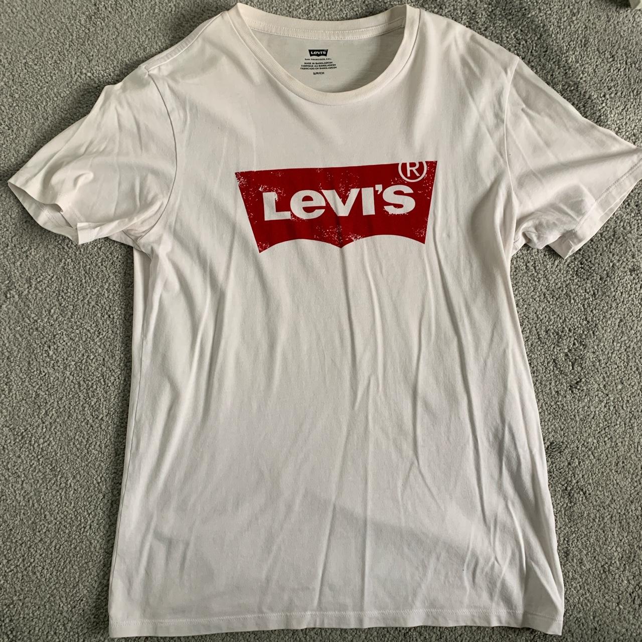Levi's Men's White and Red T-shirt | Depop