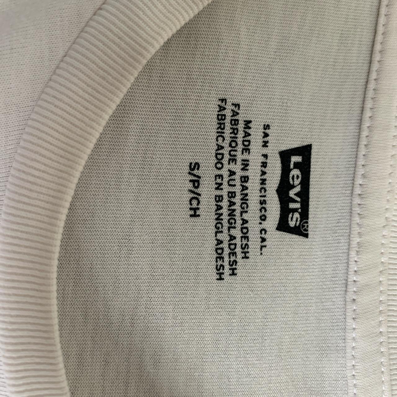 Levi's Men's White and Red T-shirt | Depop