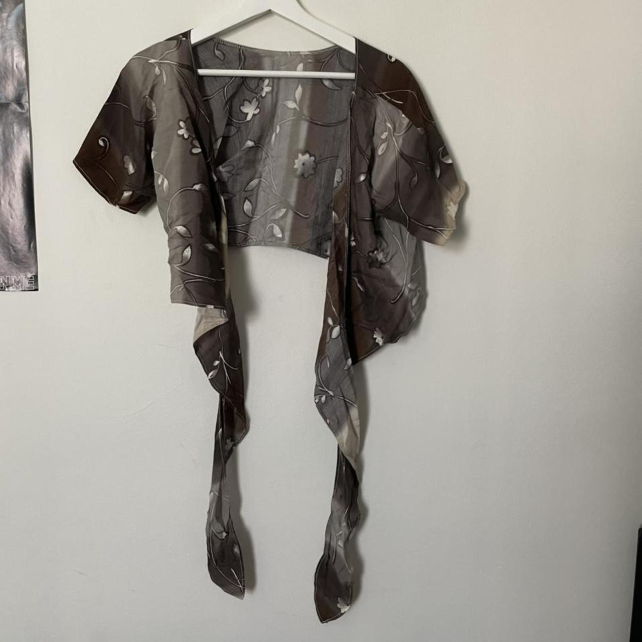 super cute vintage tie top! love the pattern and can... - Depop