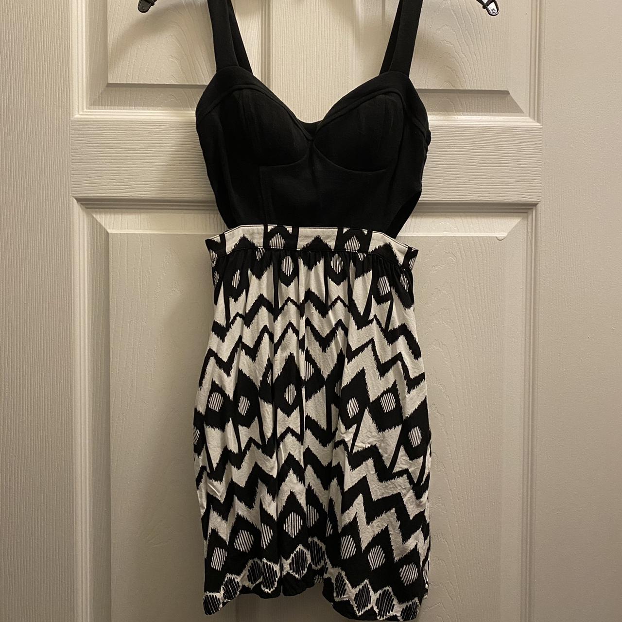 Volcom black and white pattern summer dress xs This... - Depop