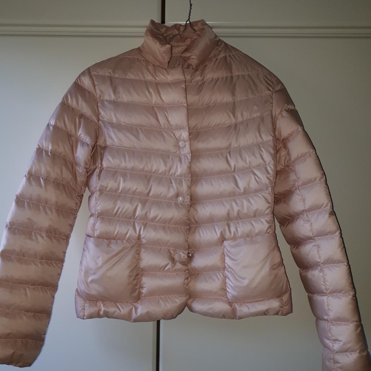 Bellissimo piumino Moncler 100 grammi da bambina... - Depop