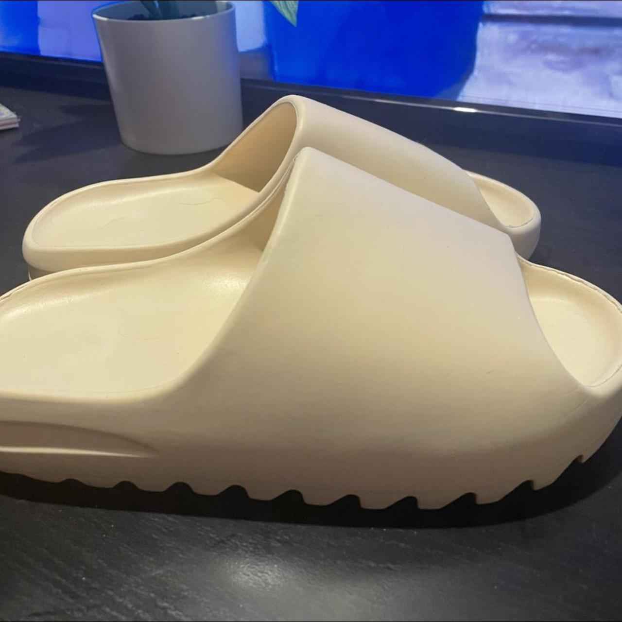 Women's Cream Slides | Depop