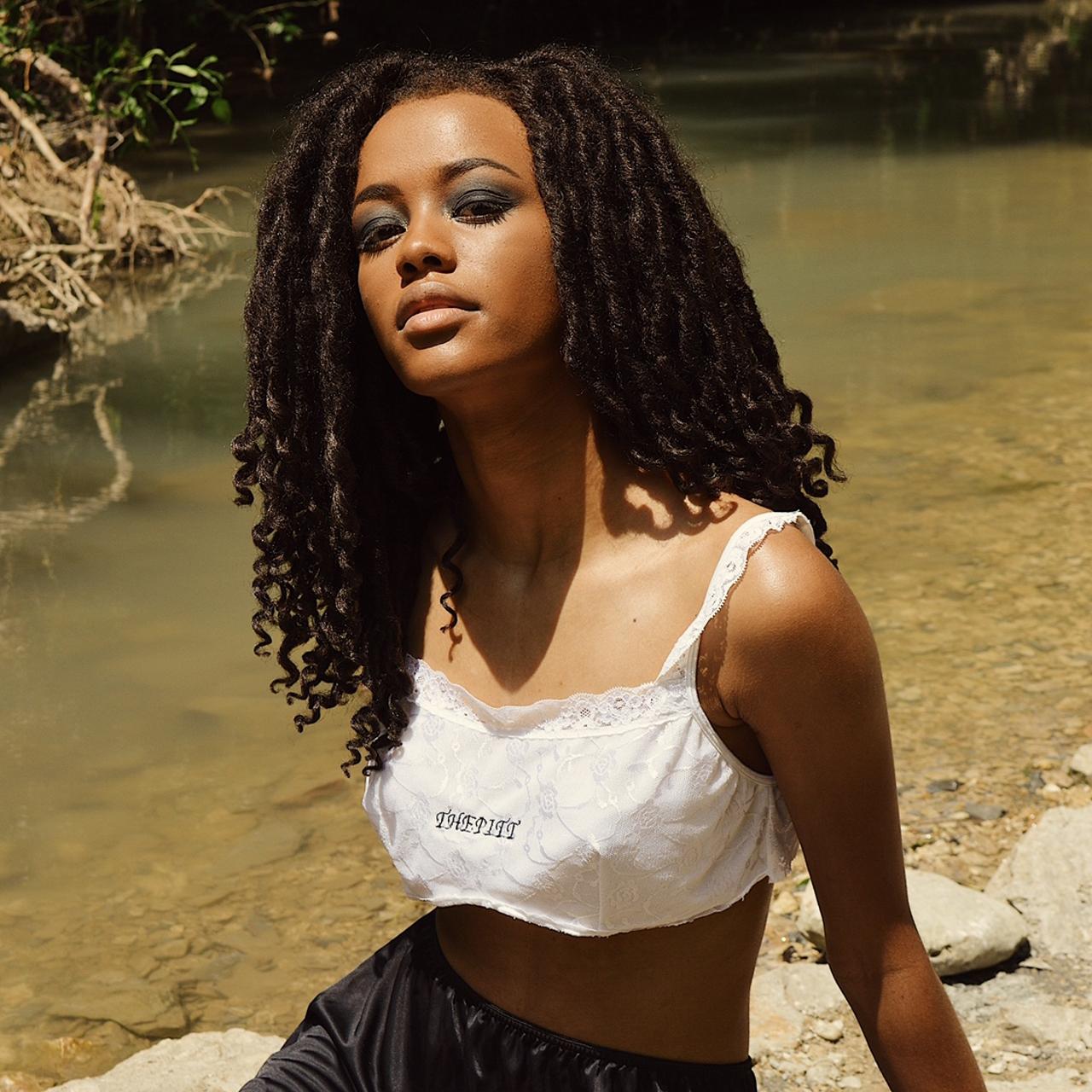 Lacy Loo (M/S) - Depop