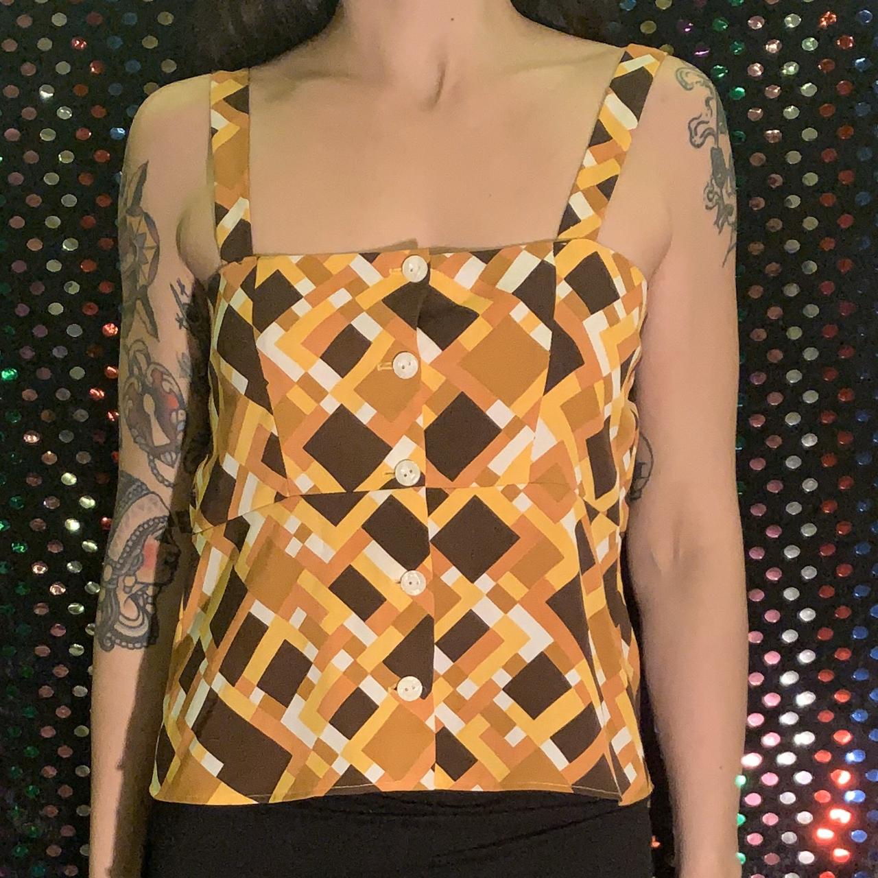 Groovy 70s top, looks so cute with jeans ☺️ Size... - Depop