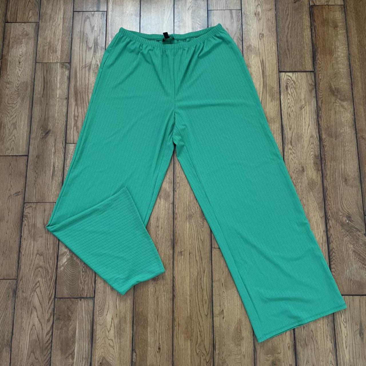 Green wide leg pants 🧩 Pleated details Women size XL... - Depop