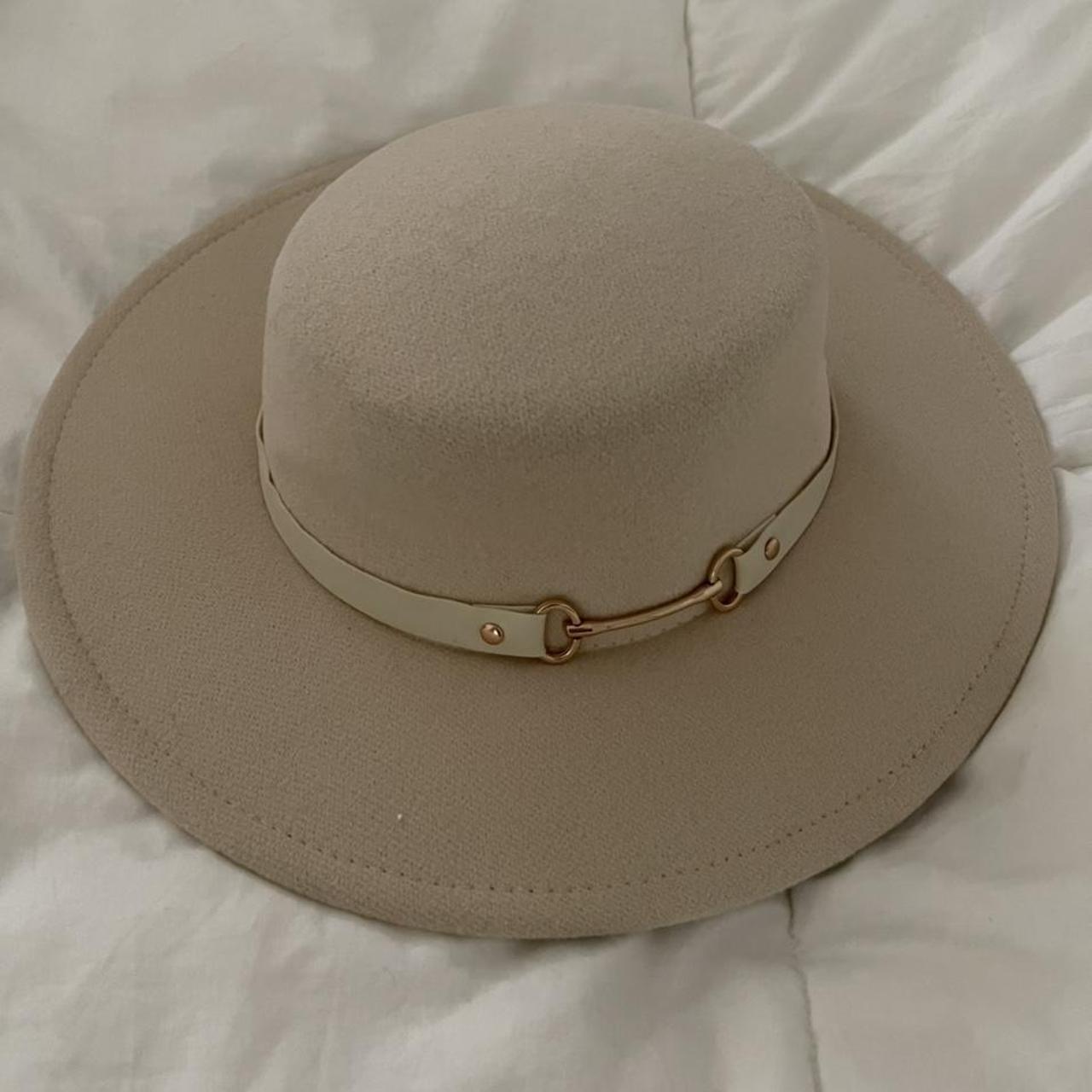Adjustable beige hat - Depop