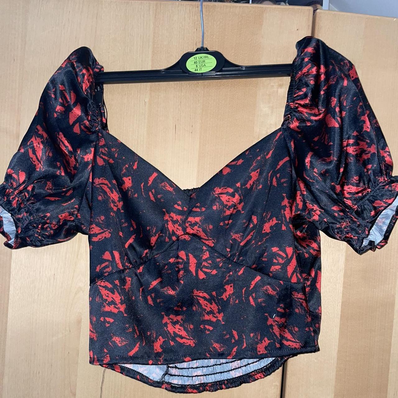 Women's Black and Red Crop-top | Depop