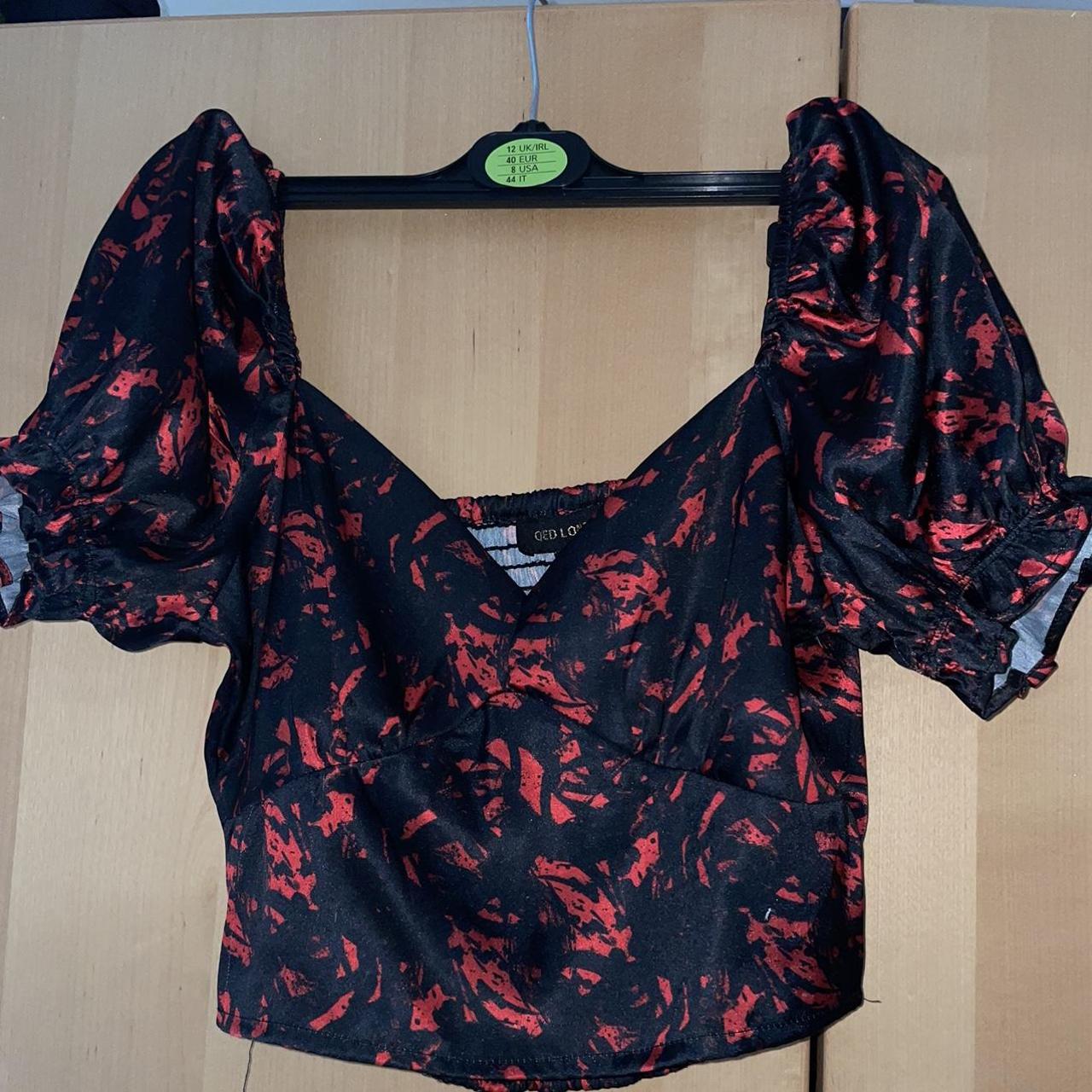 Women's Black and Red Crop-top | Depop