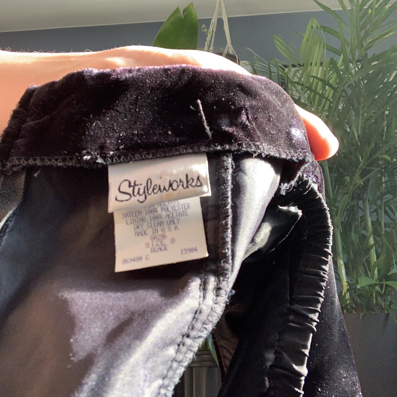 🖤Vintage velvet off the shoulder top🖤 Size 8 🌸 Zip... - Depop