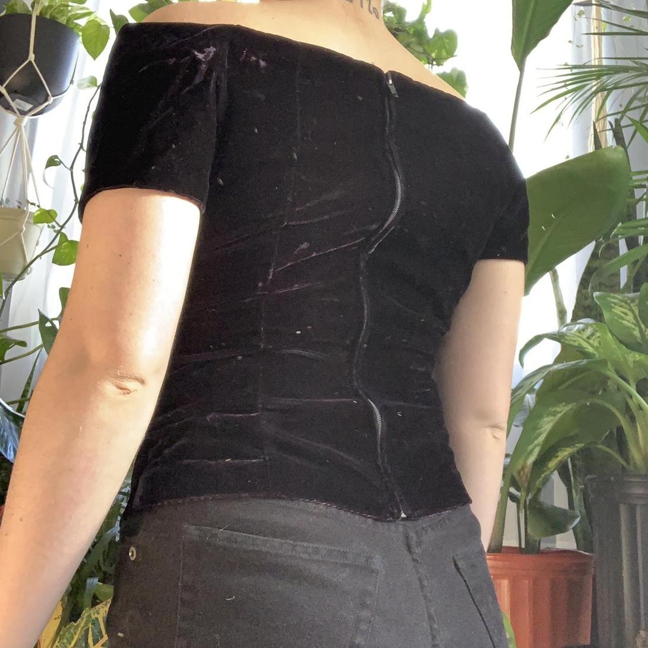 🖤Vintage velvet off the shoulder top🖤 Size 8 🌸 Zip... - Depop