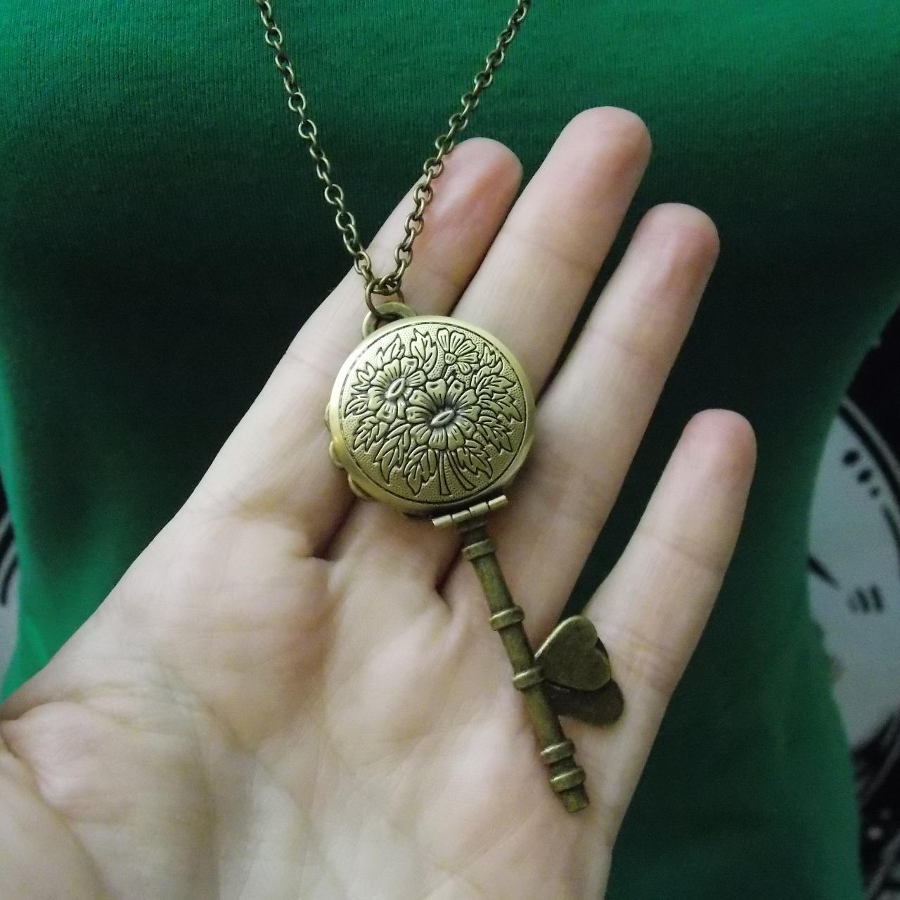 Skeleton Key Locket Floral Flower FREE... - Depop