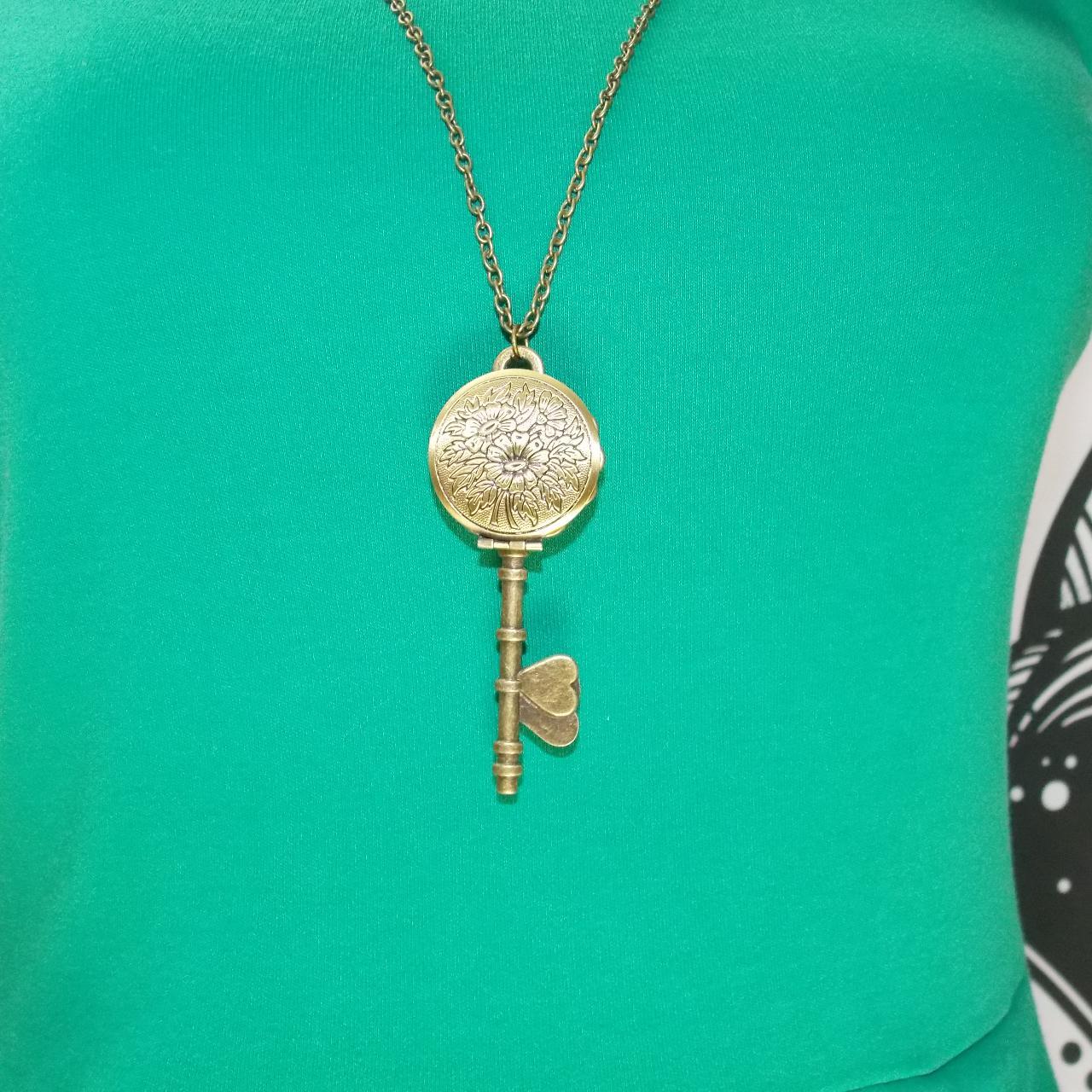 Skeleton Key Locket Floral Flower FREE... - Depop