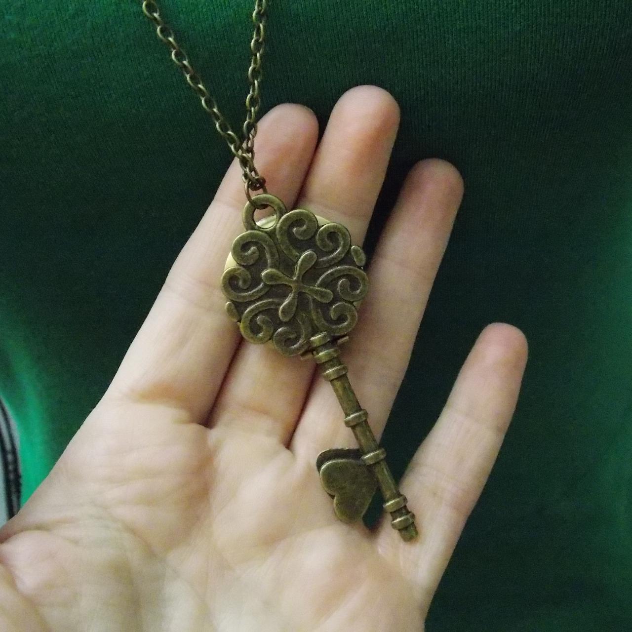 Skeleton Key Locket Floral Flower FREE... - Depop