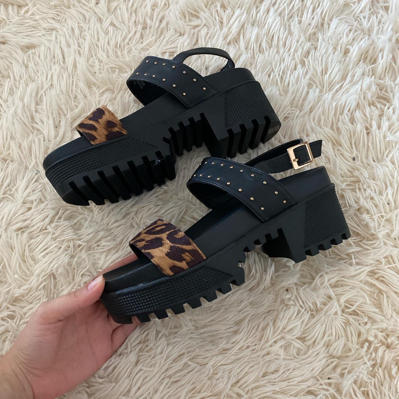 Cape Robbin Women's Brown and Black Sandals | Depop
