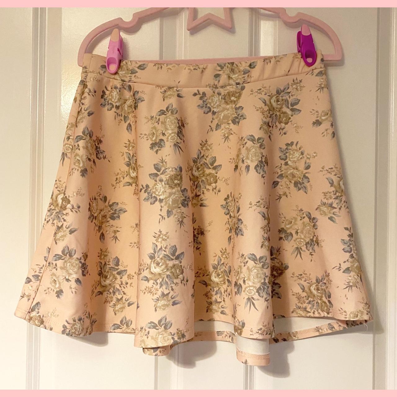 🌿 INSTABUY IS ON! ♡ Forever 21 Floral skirt in... - Depop