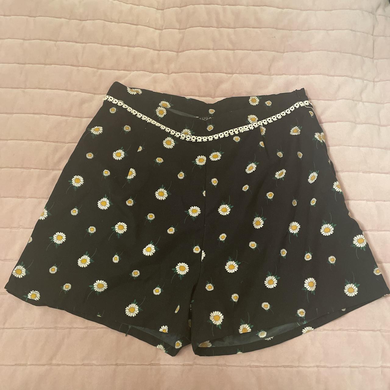 adorable high waisted daisy shorts!! 🌼 the perfect... - Depop