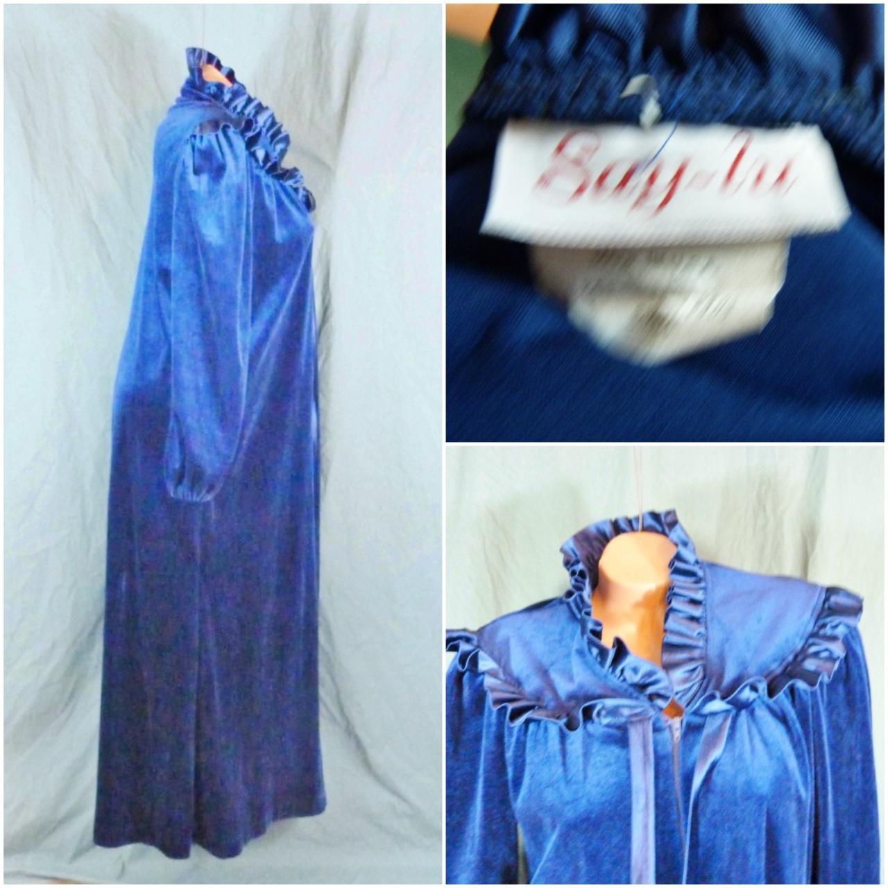 American Vintage Women's Blue and Black Robe | Depop