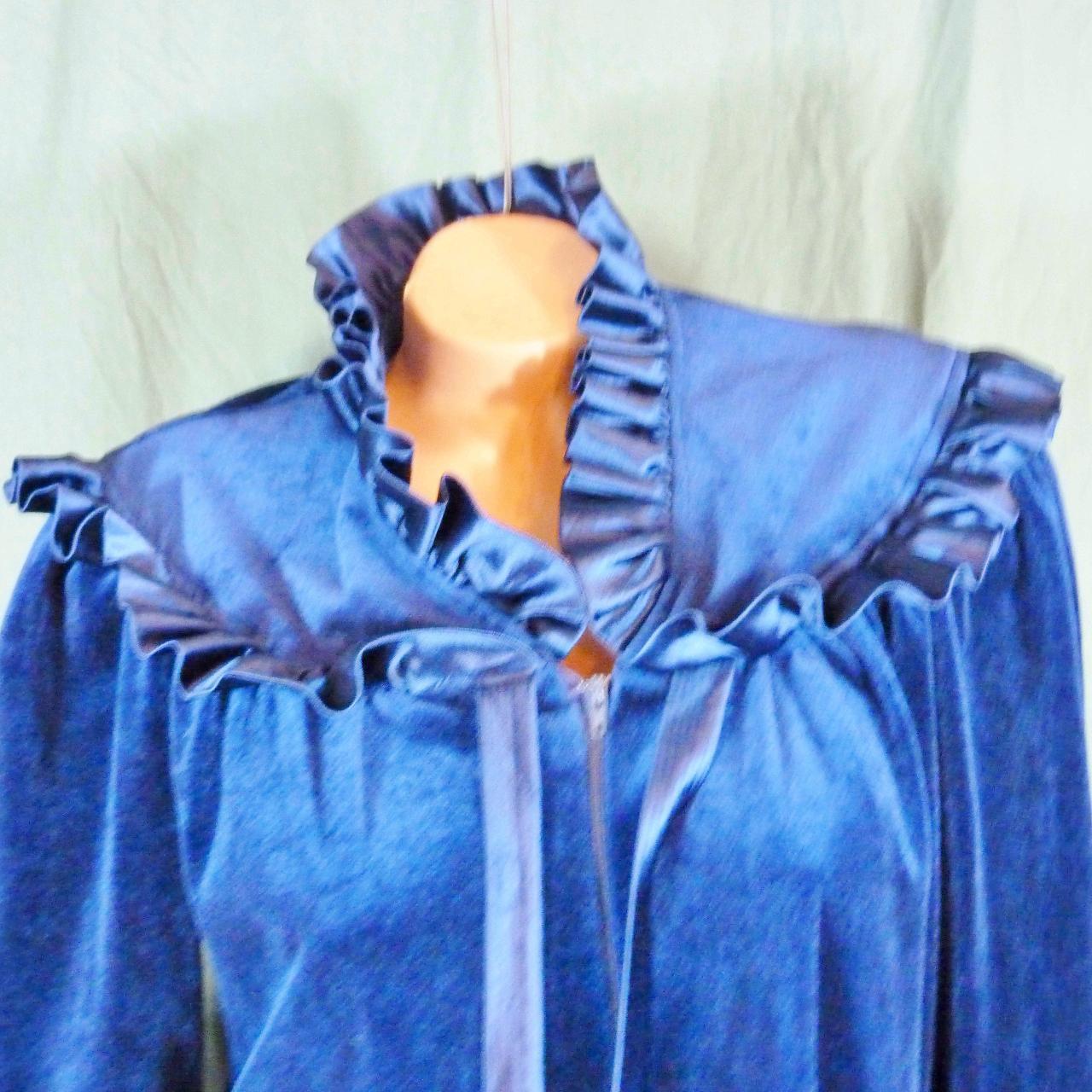 American Vintage Women's Blue and Black Robe | Depop