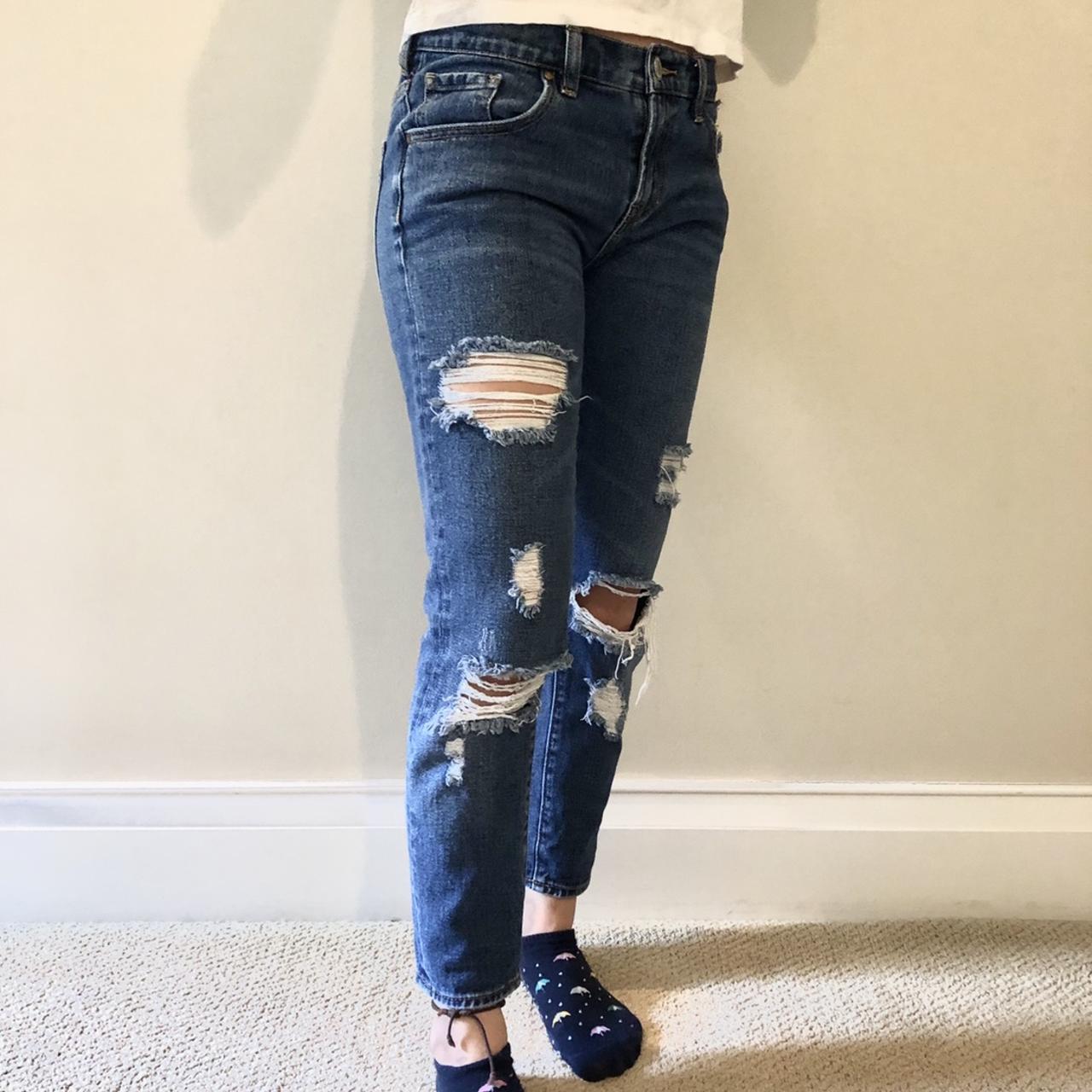 Cute ripped denim jeans in perfect condition.... - Depop