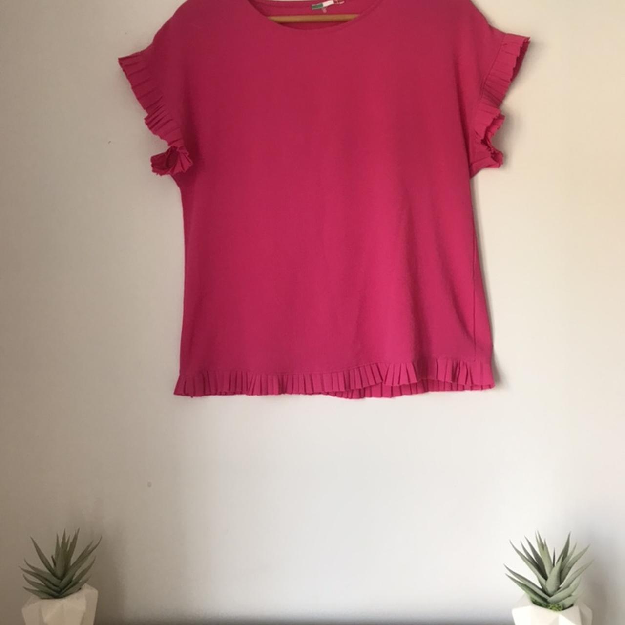 💕 Pre Loved Fuschia Top with Frill Edge Detail 💕... - Depop