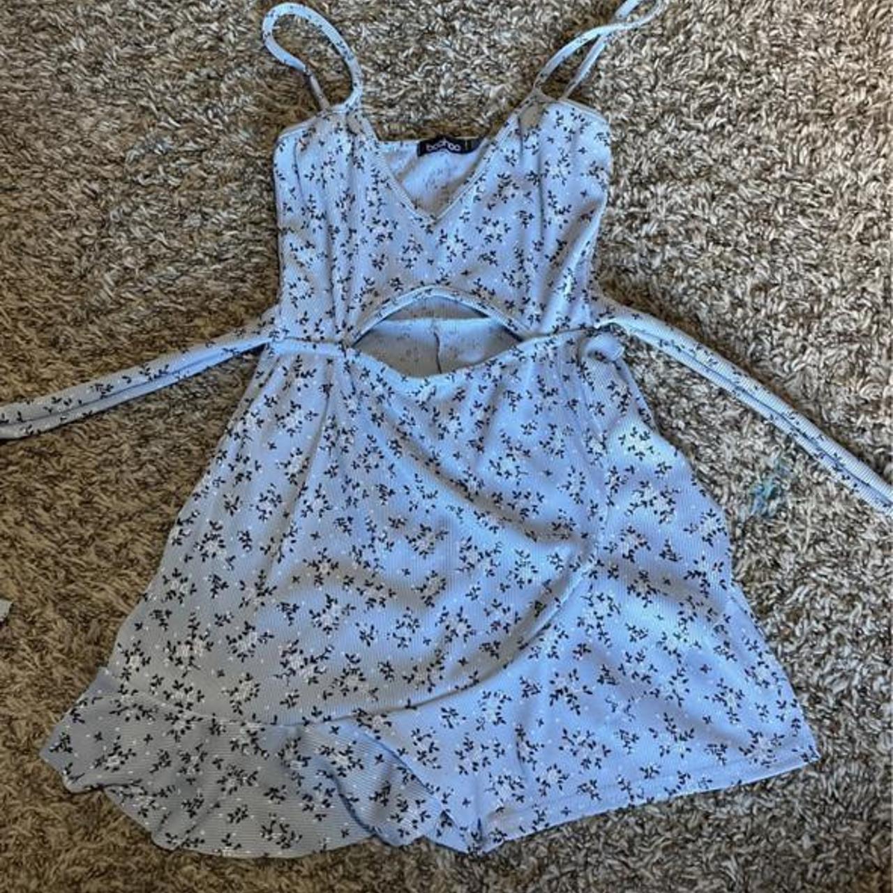 Super super cute boohoo romper, never worn. It’s to... - Depop