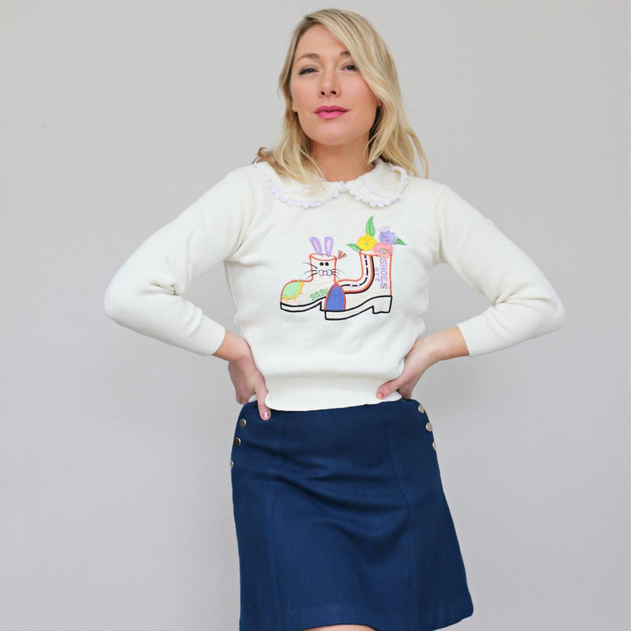 1980's Chinese Harajuku Style sweater in women's... - Depop