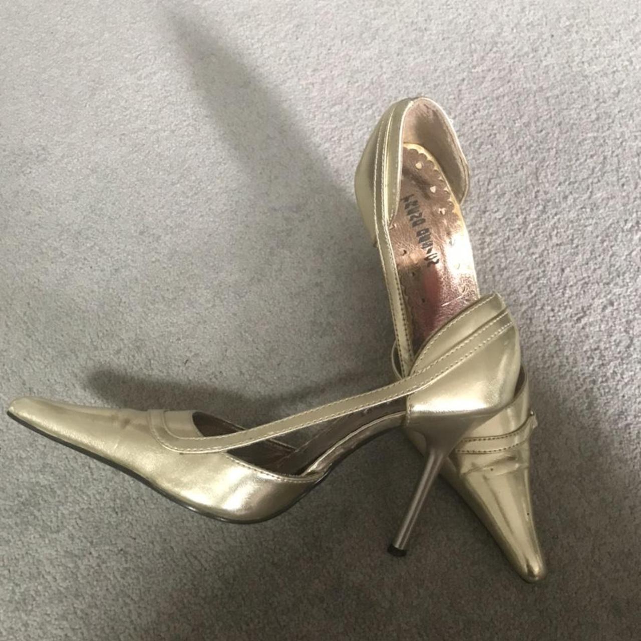 Metallic gold long ,pointed front heels x not very... - Depop