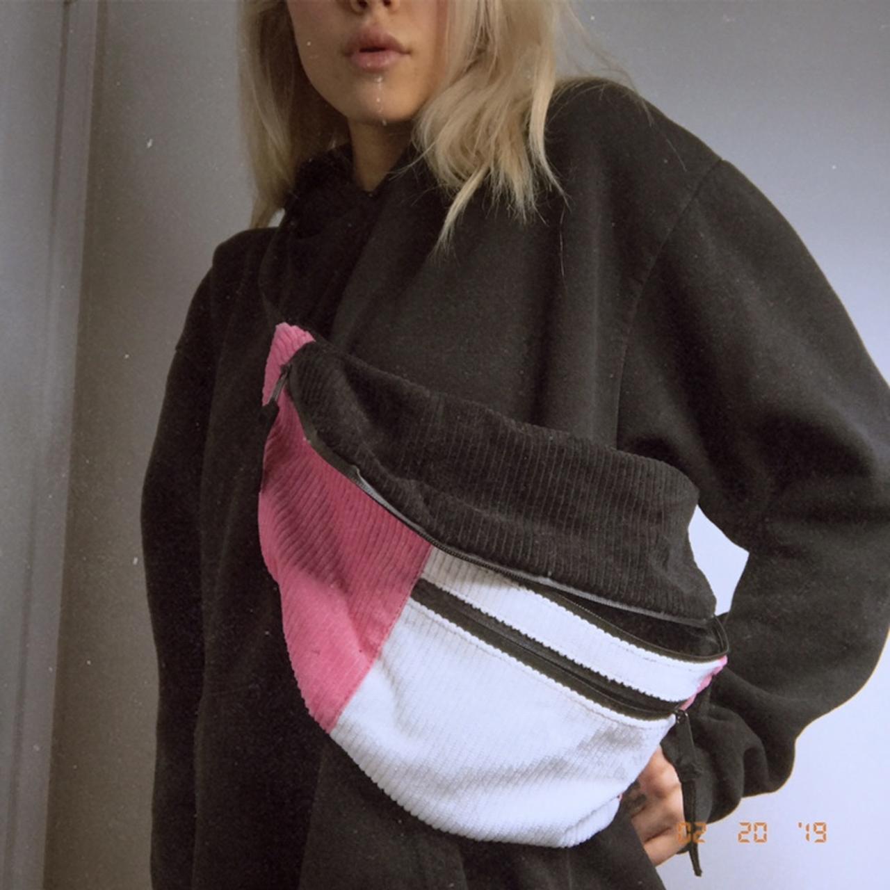 URBAN OUTFITTERS COLOUR BLOCK FANNY PACK 💞🖤💞 never worn - Depop