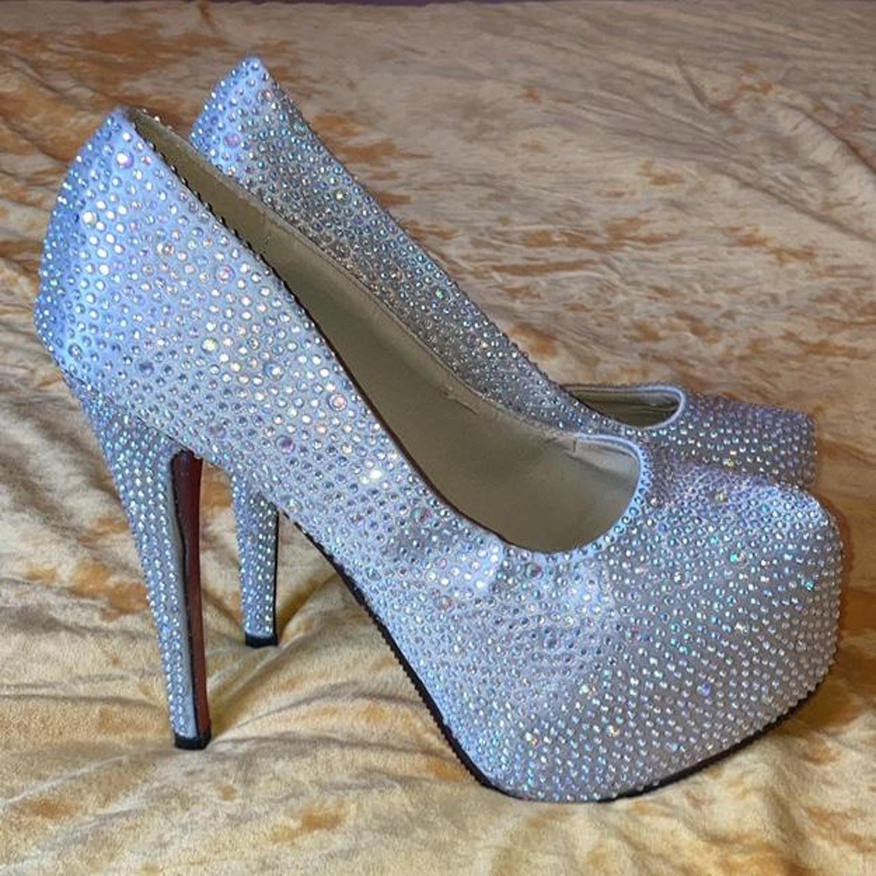 Women's Silver and Blue Courts | Depop