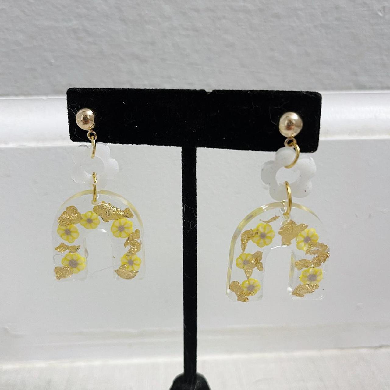 Lily and gold flake resin dangles 🌼 - handmade -... - Depop