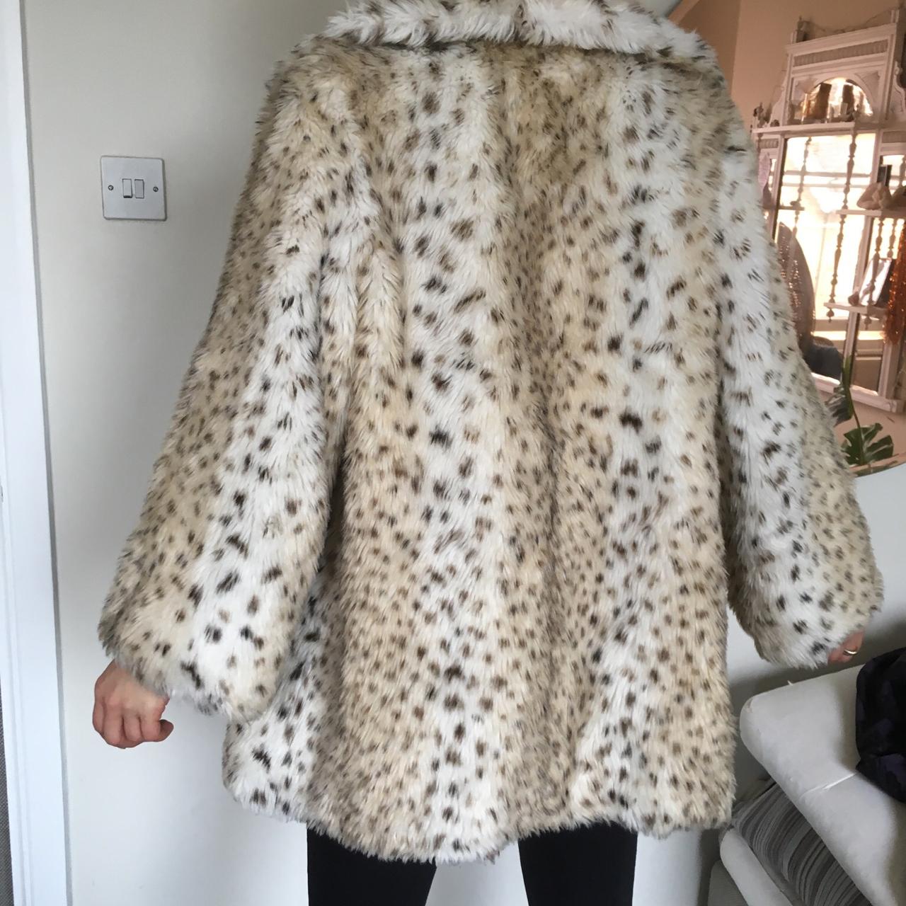 Genuine vintage snow leopard print faux vegan fur... - Depop