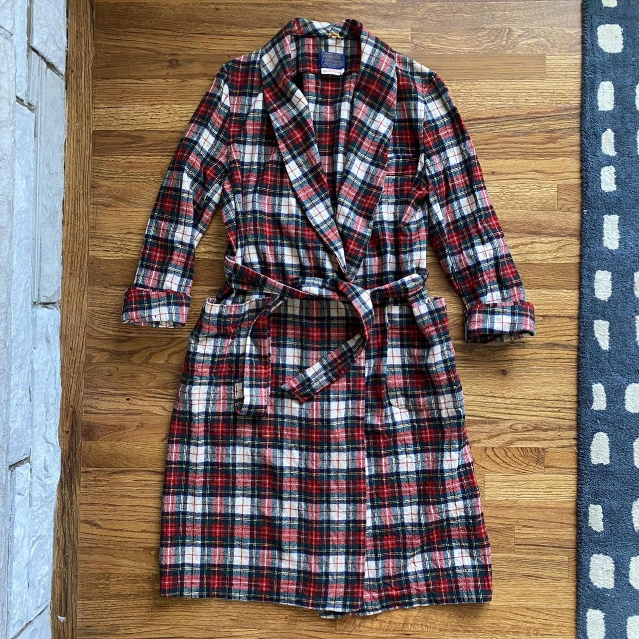Pendleton Women's Red and Green Robe | Depop