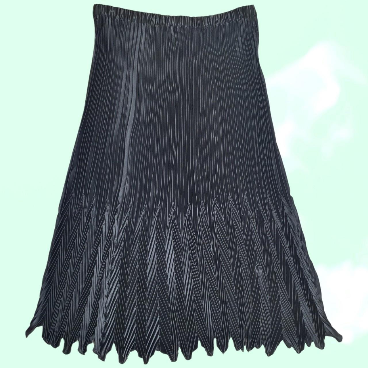 💀 Black Textured Maxi Skirt 💀 🖤 Long, full length.... - Depop