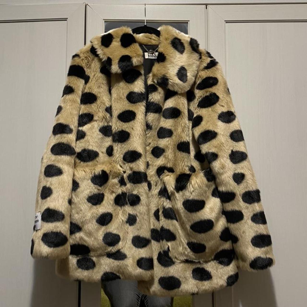 Jakke faux fur spotted coat. Super warm and cozy.... - Depop