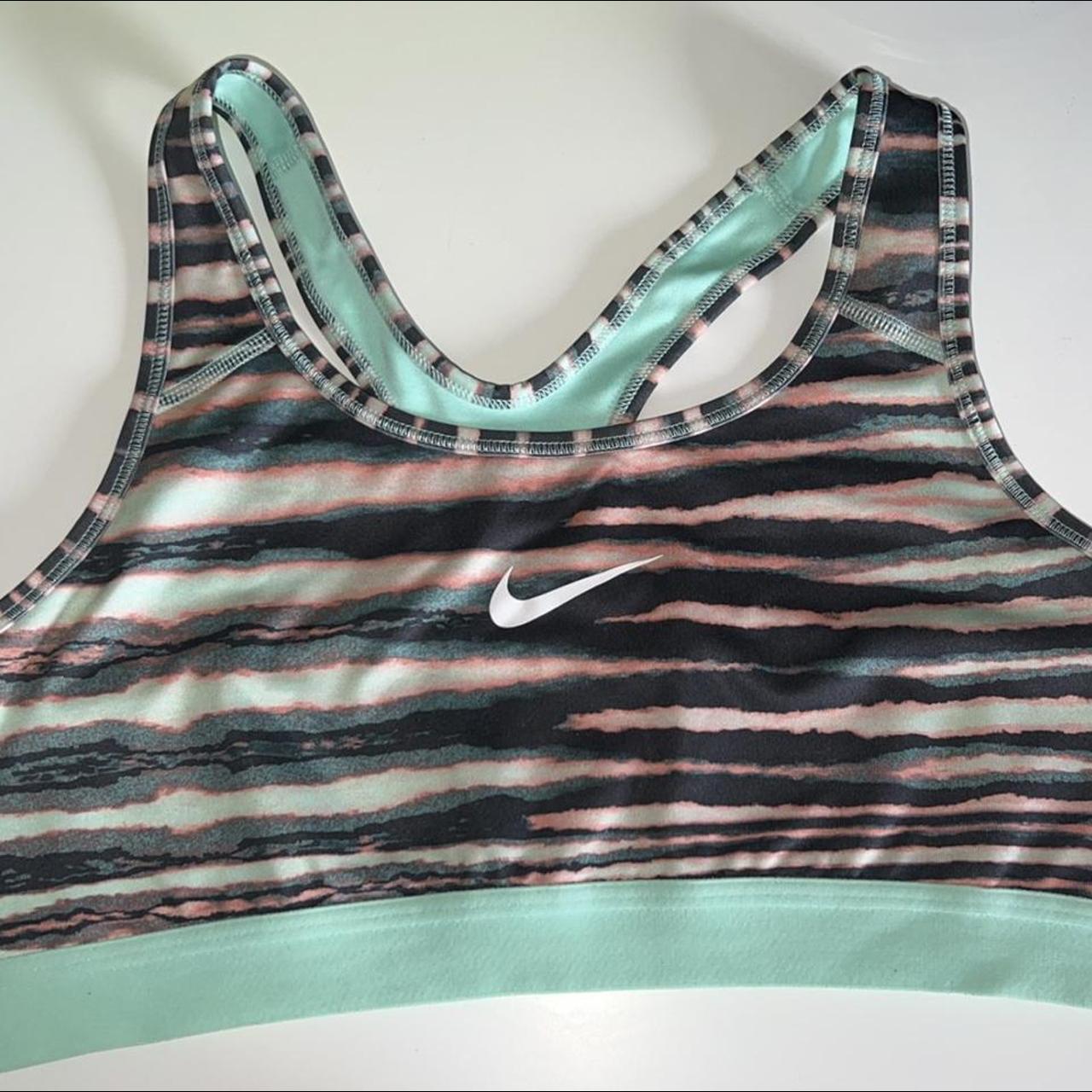 Nike Women's Multi Bra | Depop