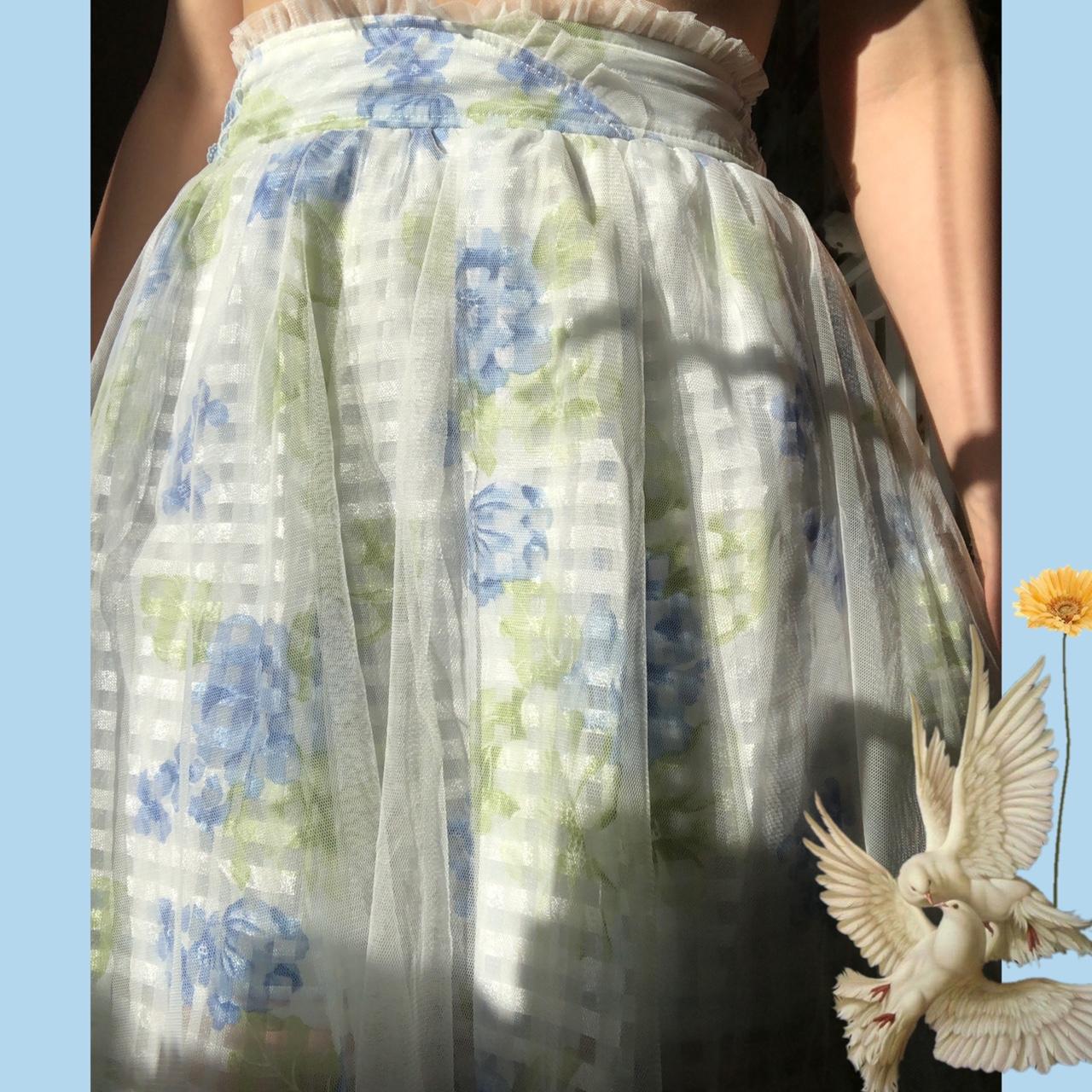 the softest / most elegant floral 3 layer skirt by... - Depop