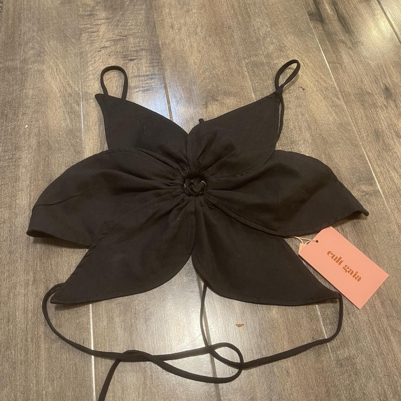NWT cult Gaia black flower top size large Never been... - Depop